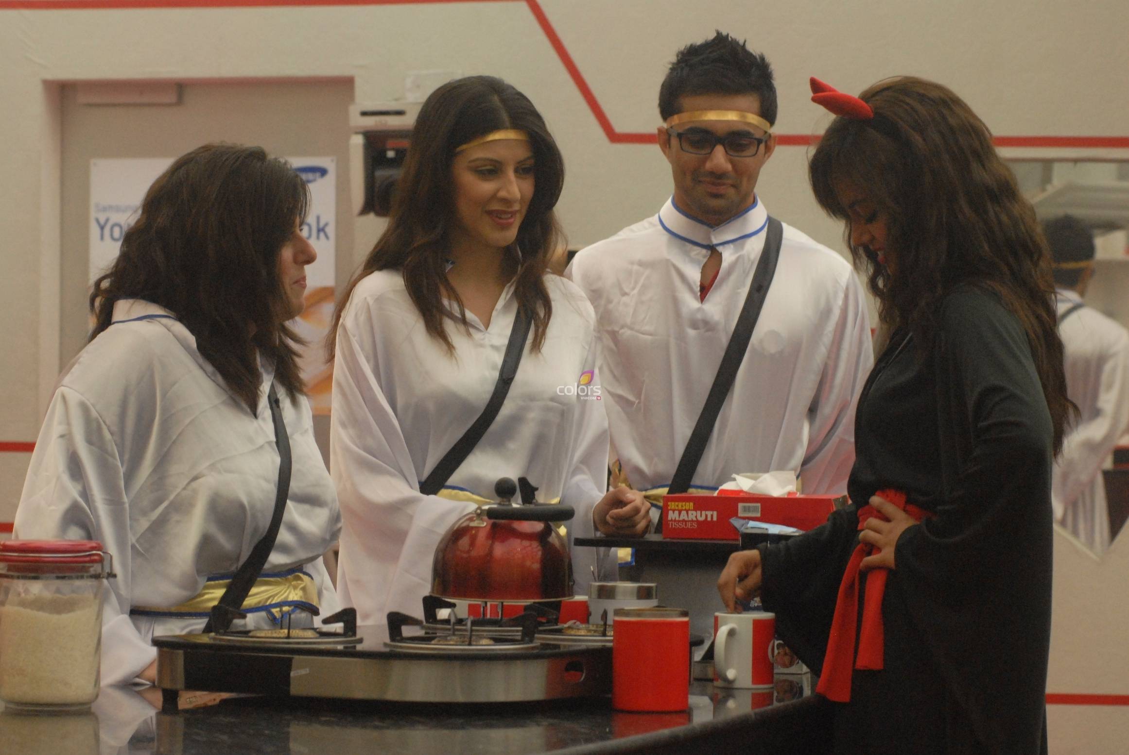 Good vs. Evil in both Bigg Boss houses! - Colors Tv