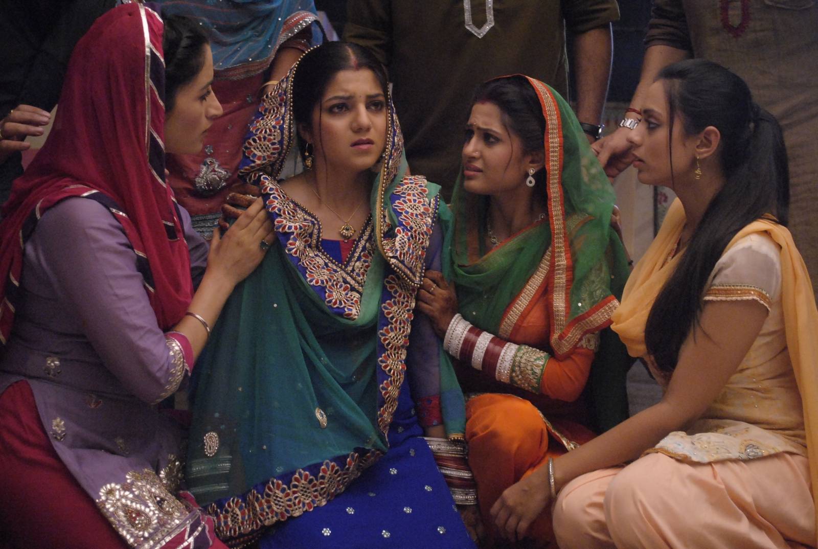 High packed action in Bani! - Colors Tv