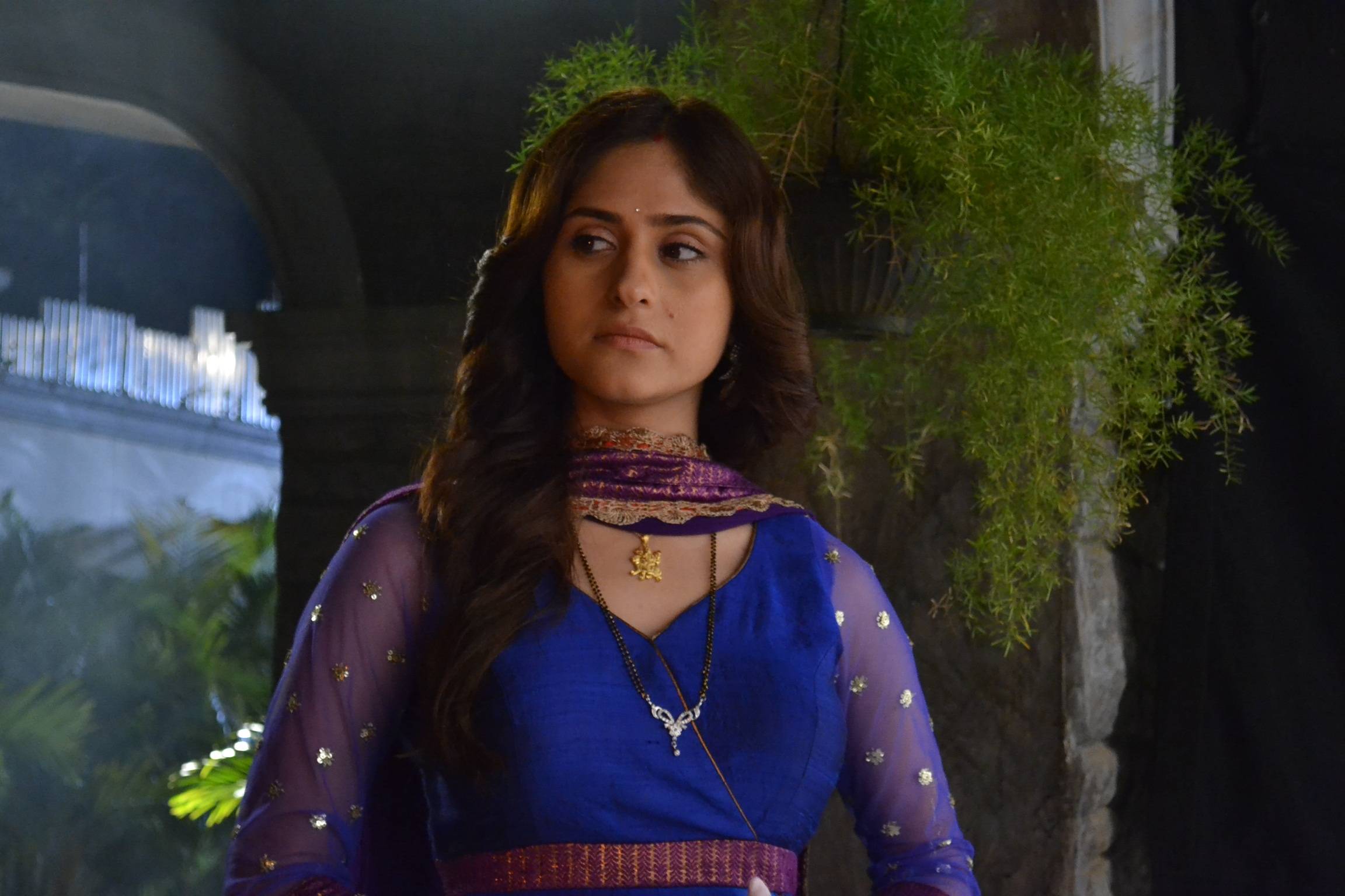 Hunar Hali challenges Deepika! - Colors Tv