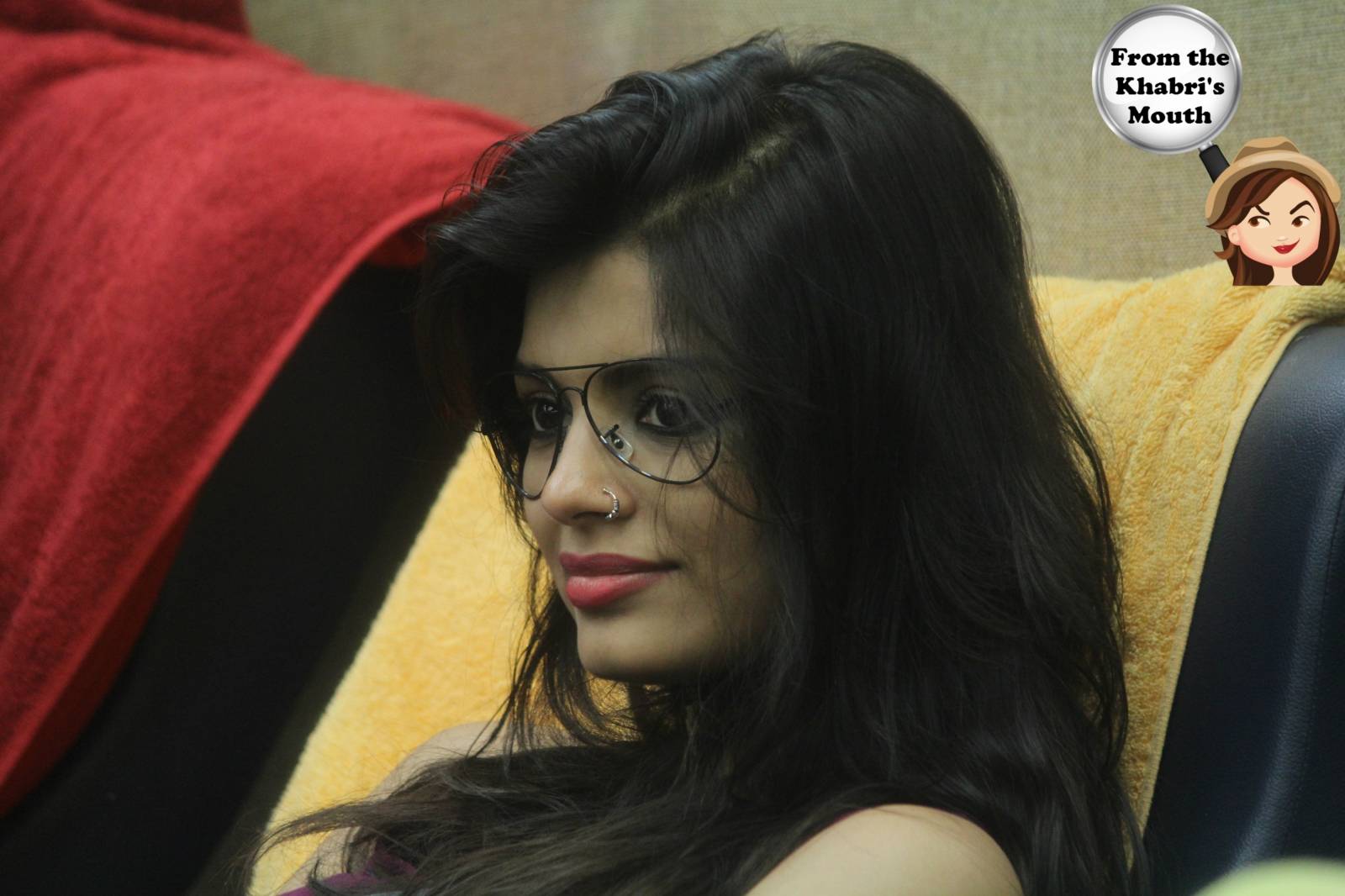 Inside Scoop: Sonali is obsessed about her lipstick! - Colors Tv