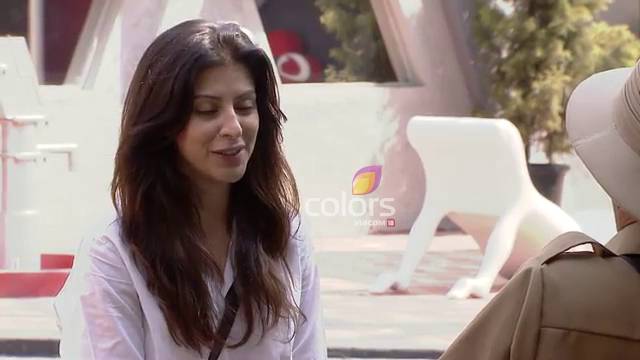 Karishma makes a comeback! - Colors Tv