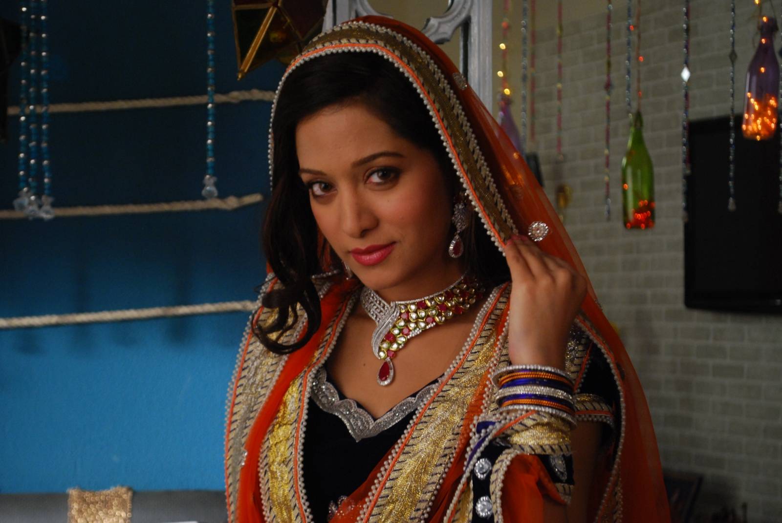 Preetika turns into a Malika! - Colors Tv