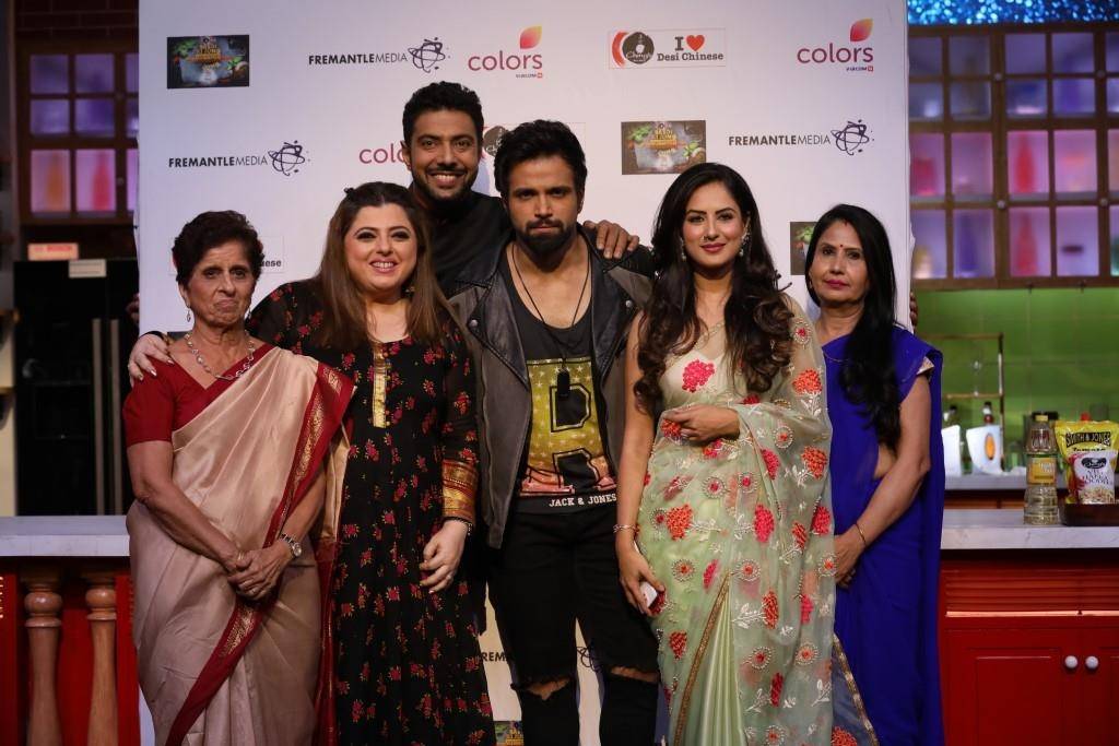 Rasoi Ki Jung Mummyon Ke Sung:A face-off between Delnaz Irani & Puja ...