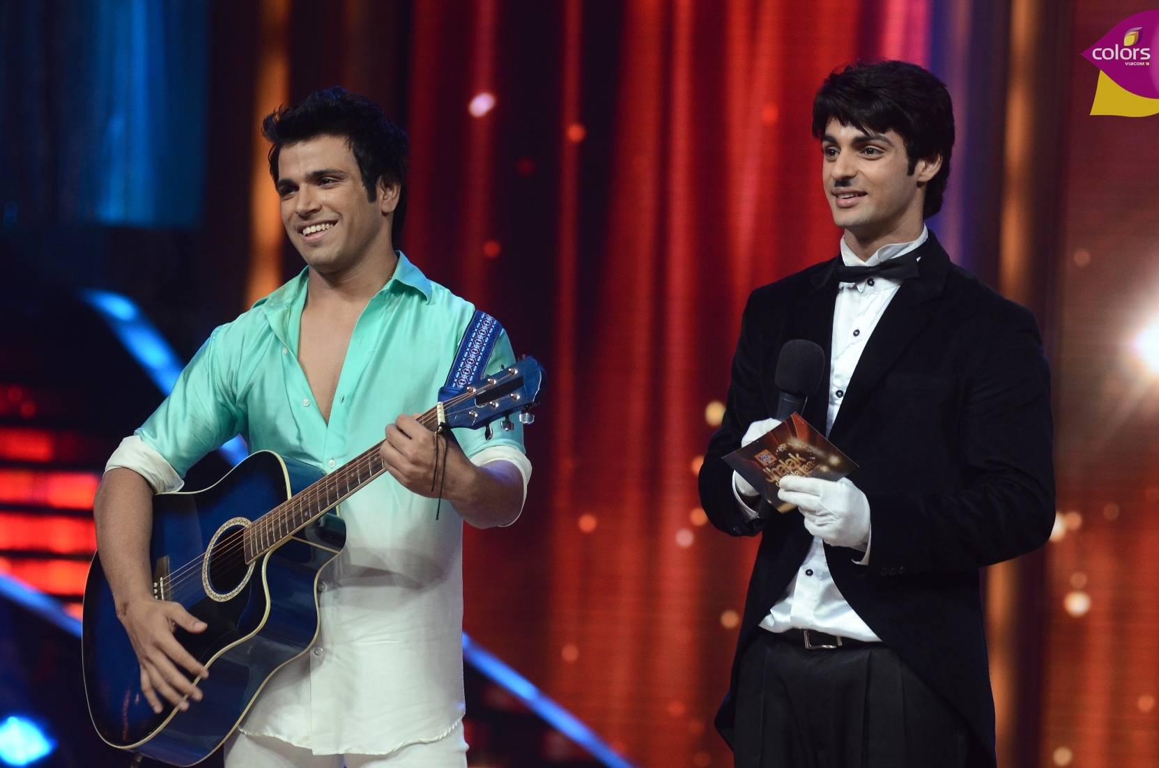 Rithvik turns guitarist on Jhalak! - Colors Tv
