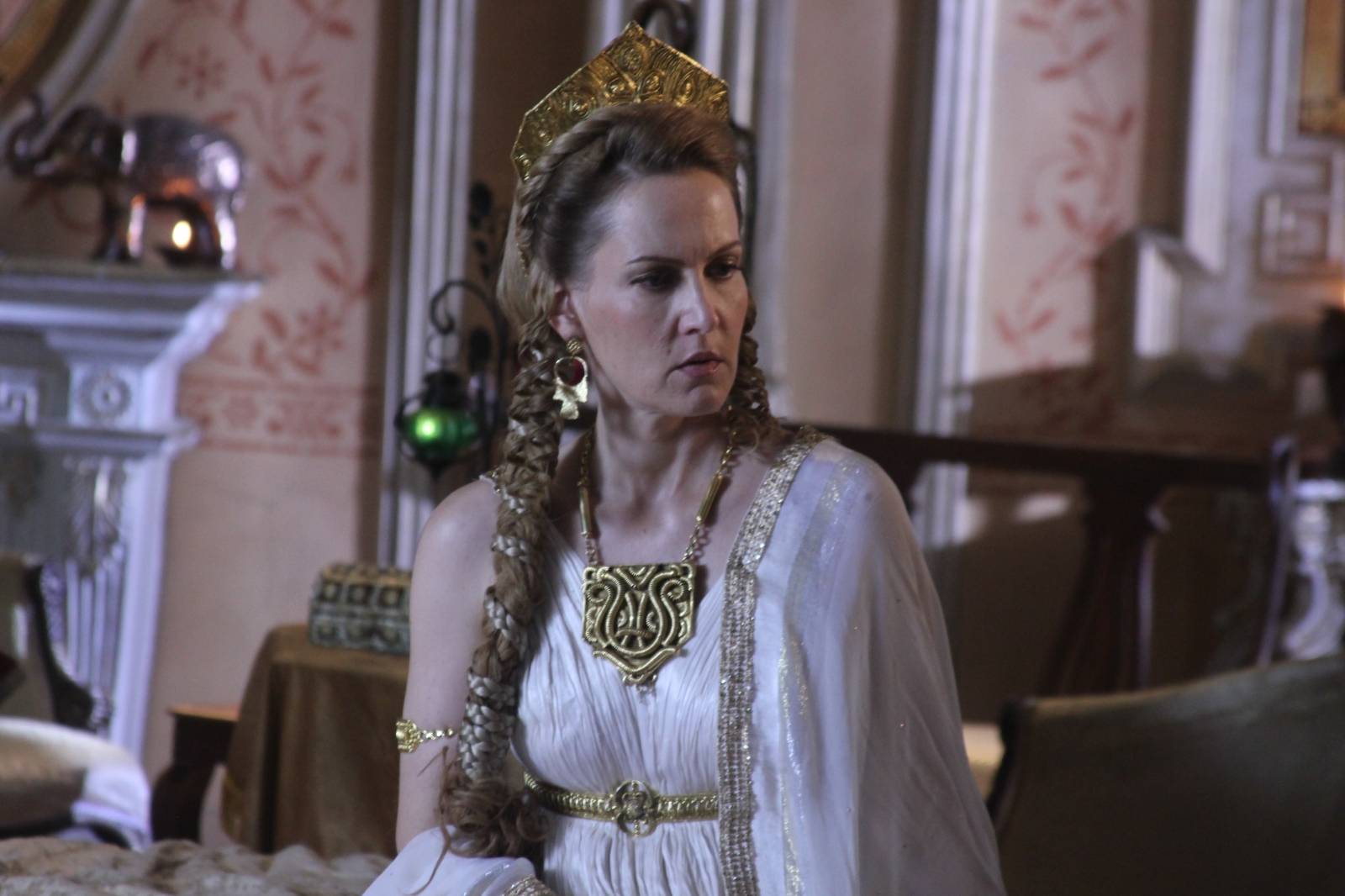 What's Cooking In Helena's Evil Mind? #CAS - Colors Tv