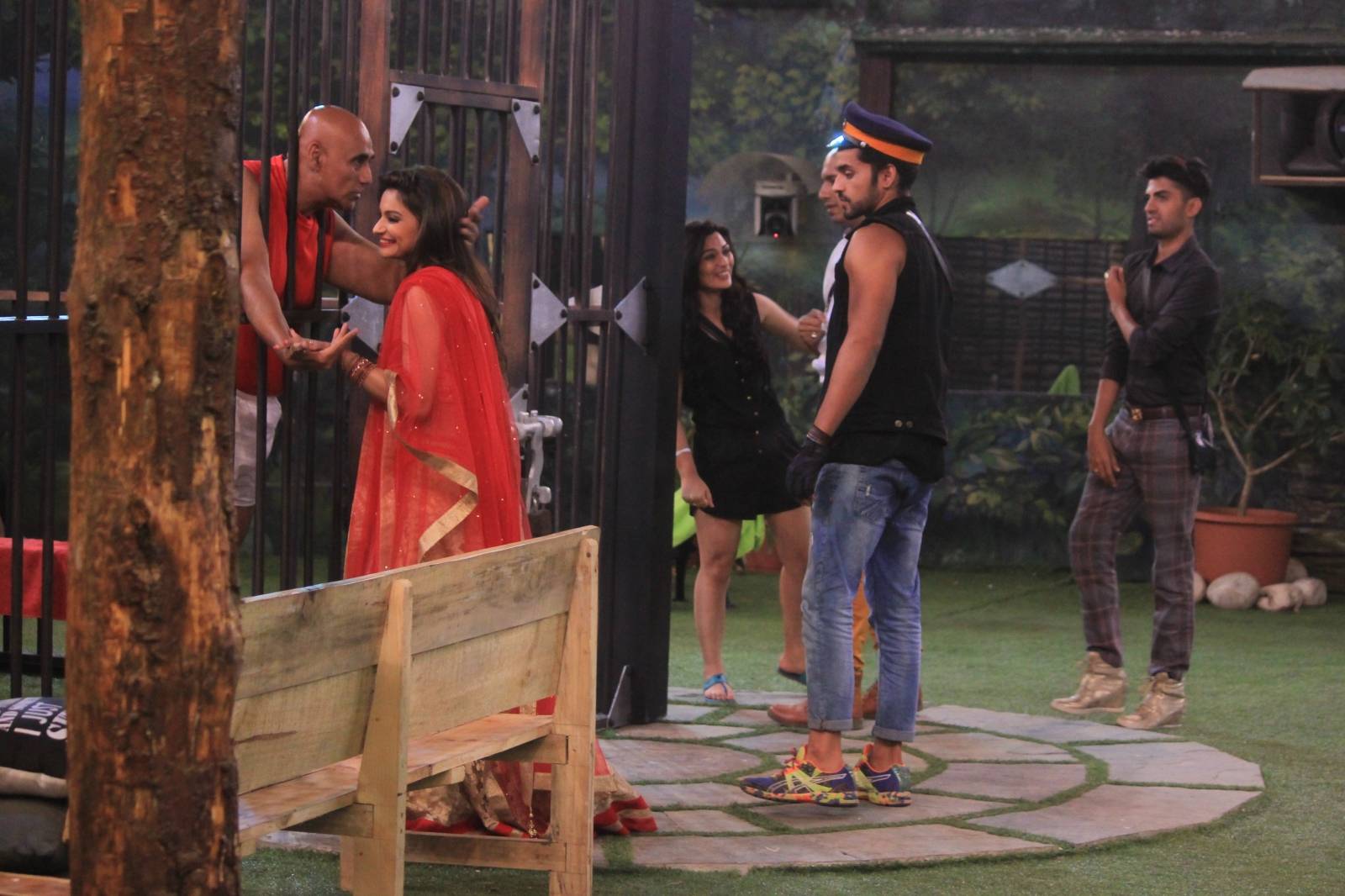 Wild Cards cause double trouble! Recap, Day 47 - Colors Tv