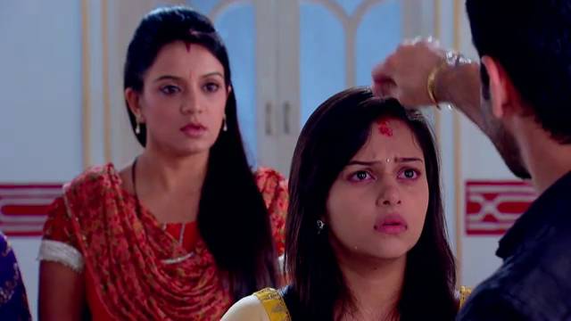 Will Surbhi replace Simar as the new bahu of Bhardwaj house? - Colors Tv
