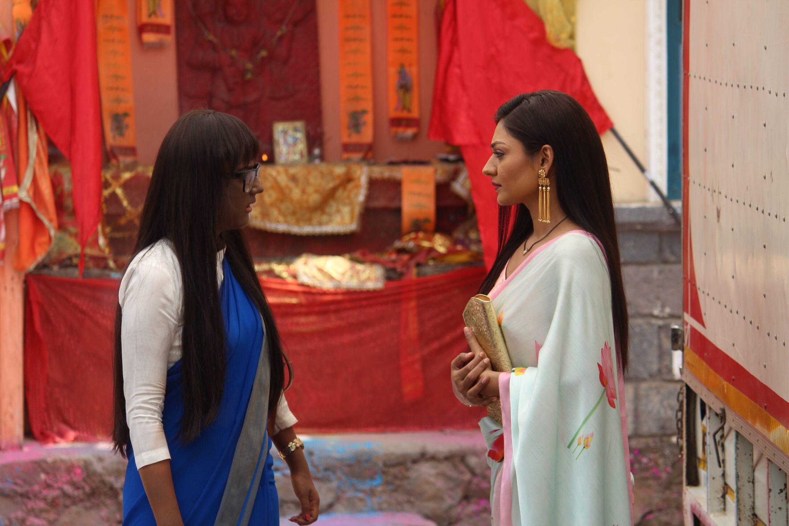 For how long can Nayan hide her identity from Omkar? - Colors Tv