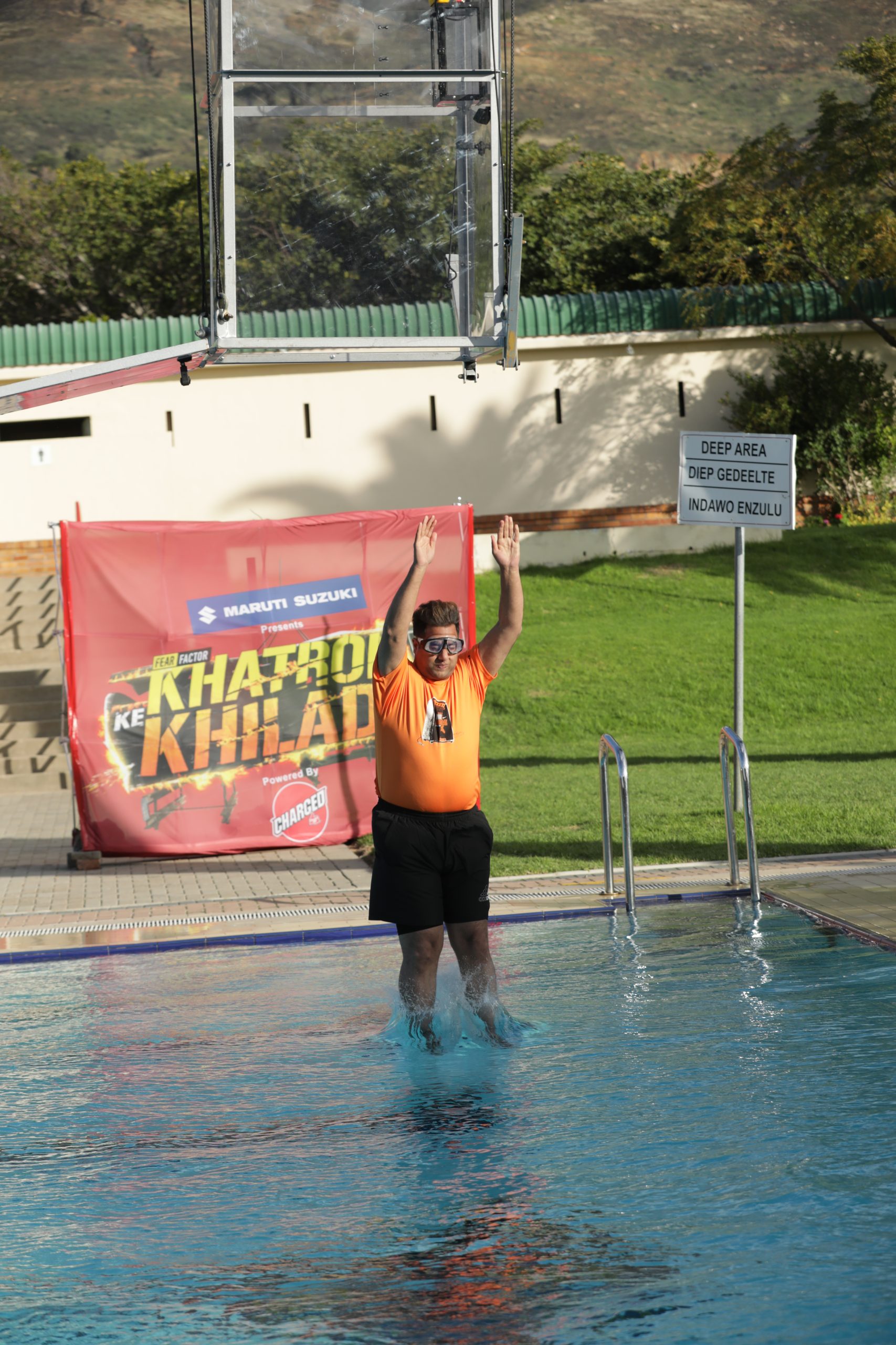 The Swimming Pool Stunt - Colors Tv