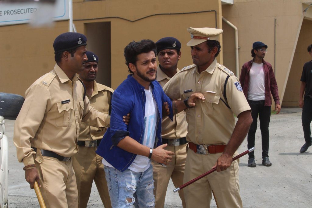 Catch behind the scenes pictures from the set of Saavi ki Savaari ...