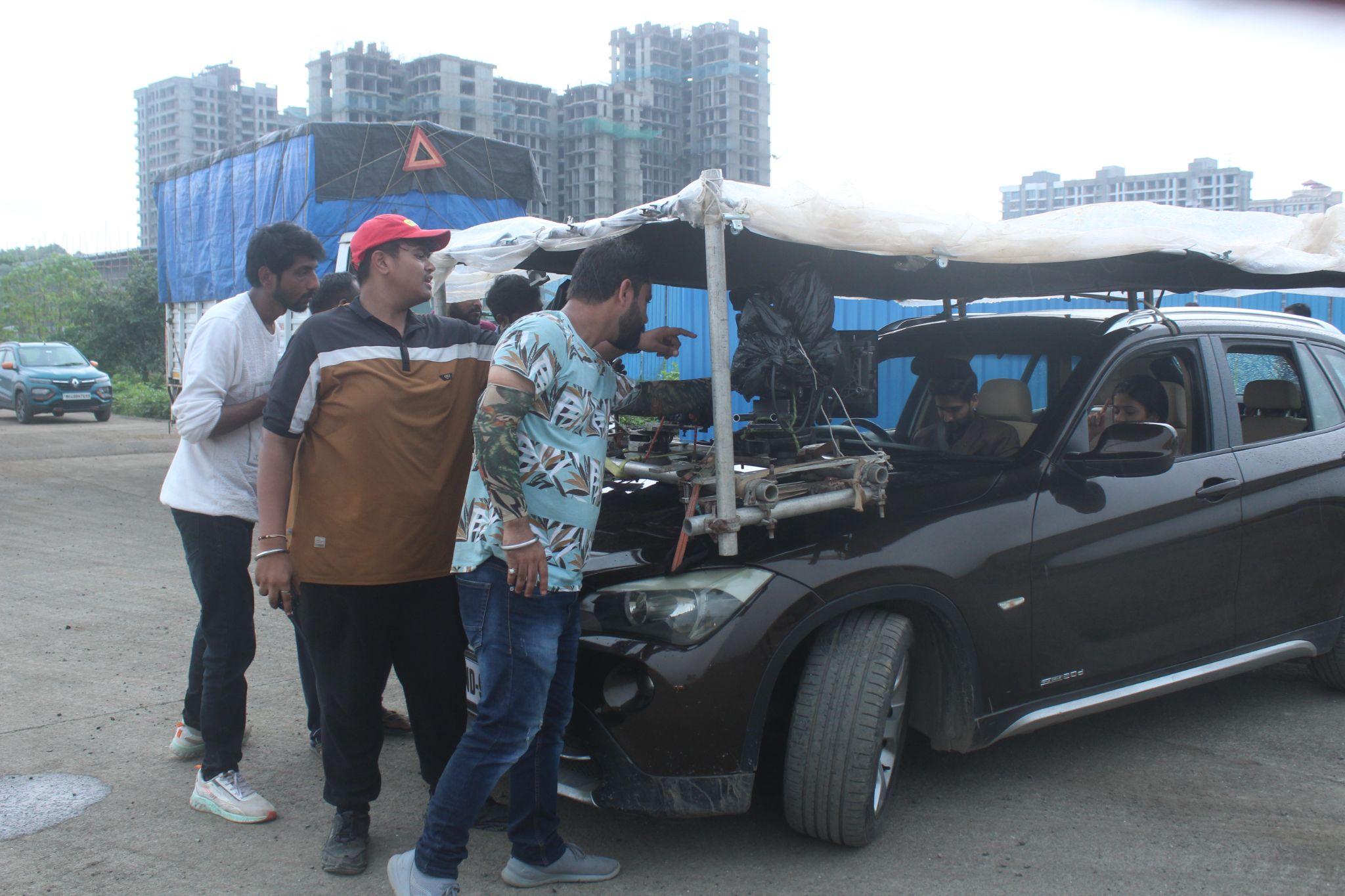 Catch behind the scenes pictures from the set of Saavi ki Savaari ...