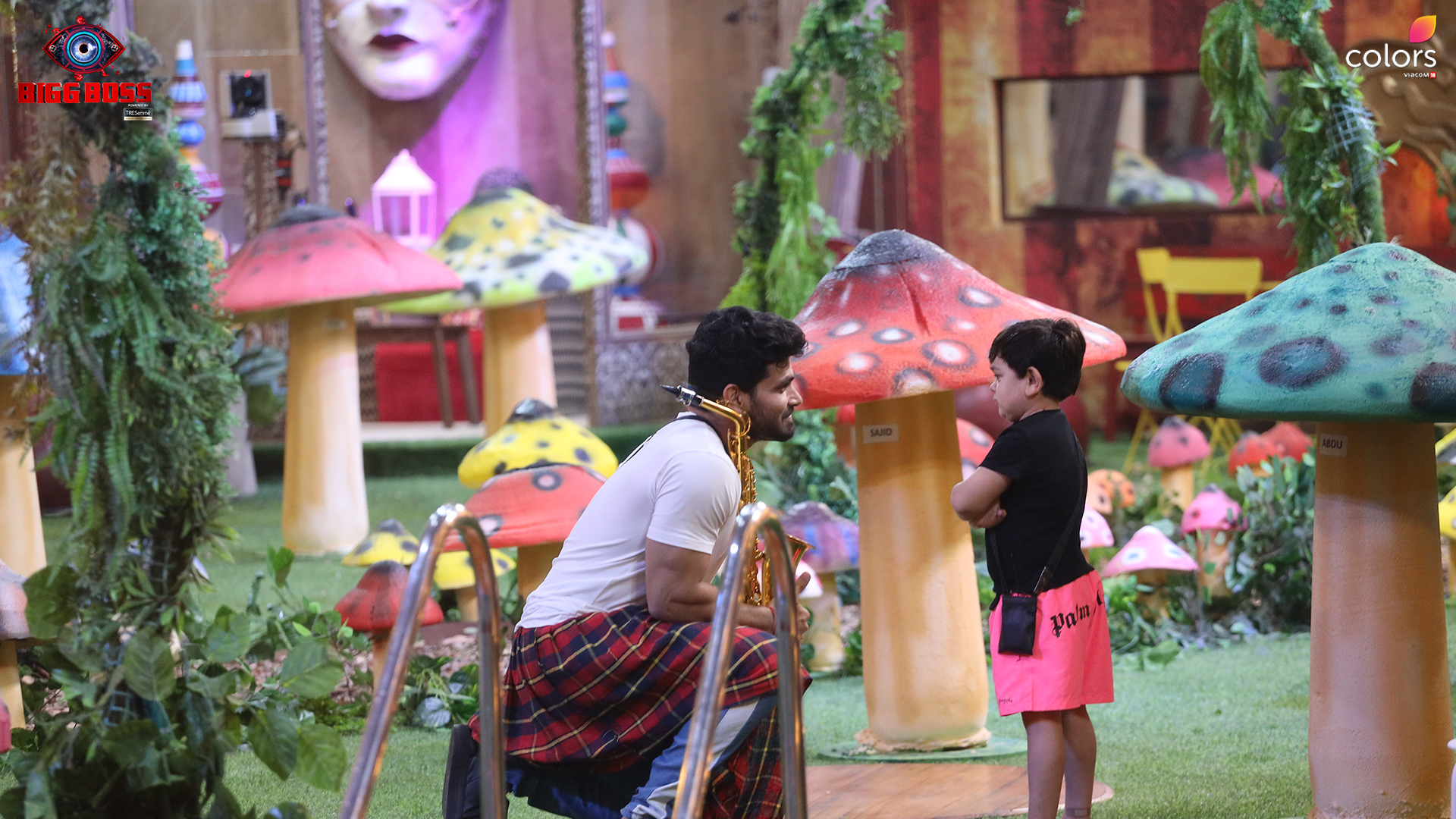 Ex-captains elect the next captain - Colors Tv