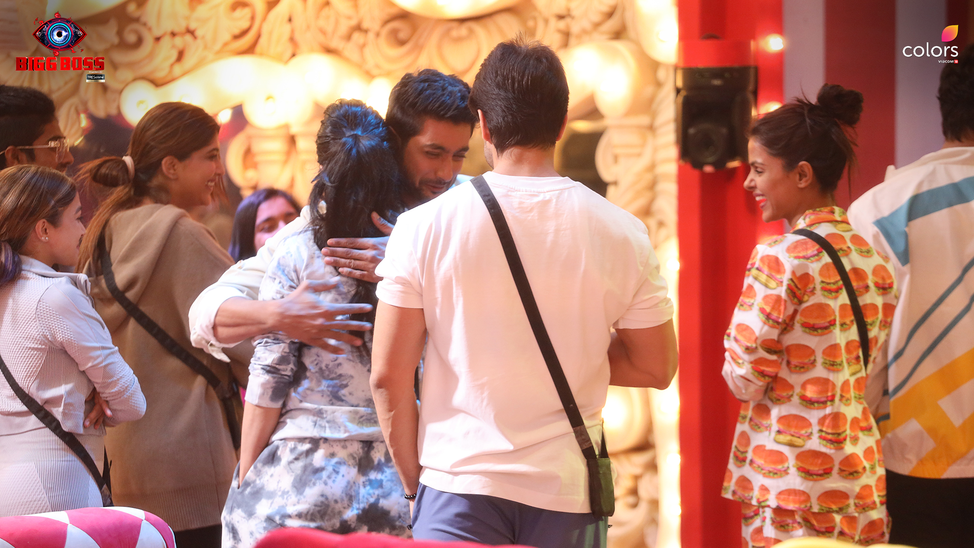 A phone call and a new entry bring twists to the Bigg Boss house ...