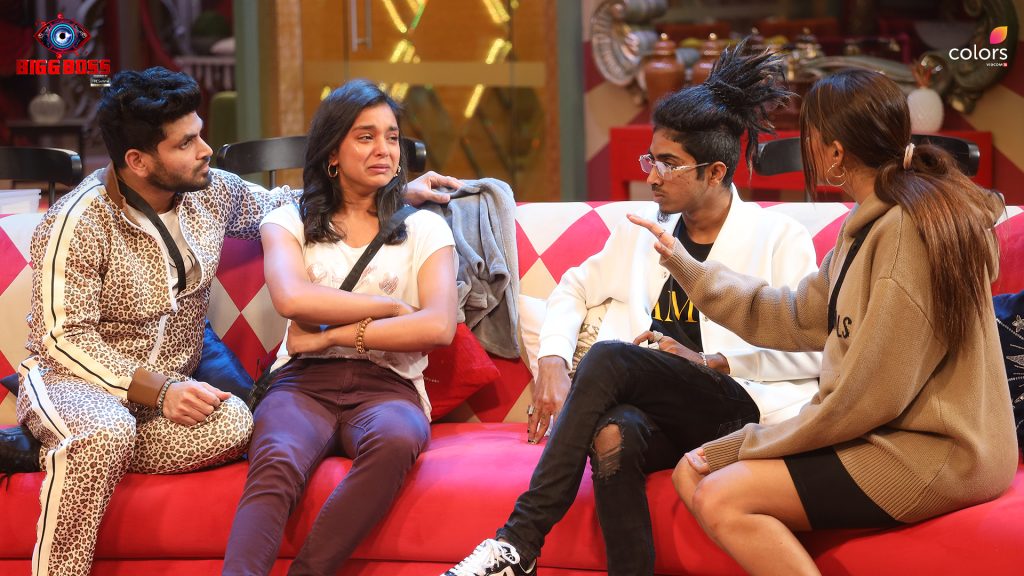 A phone call and a new entry bring twists to the Bigg Boss house ...