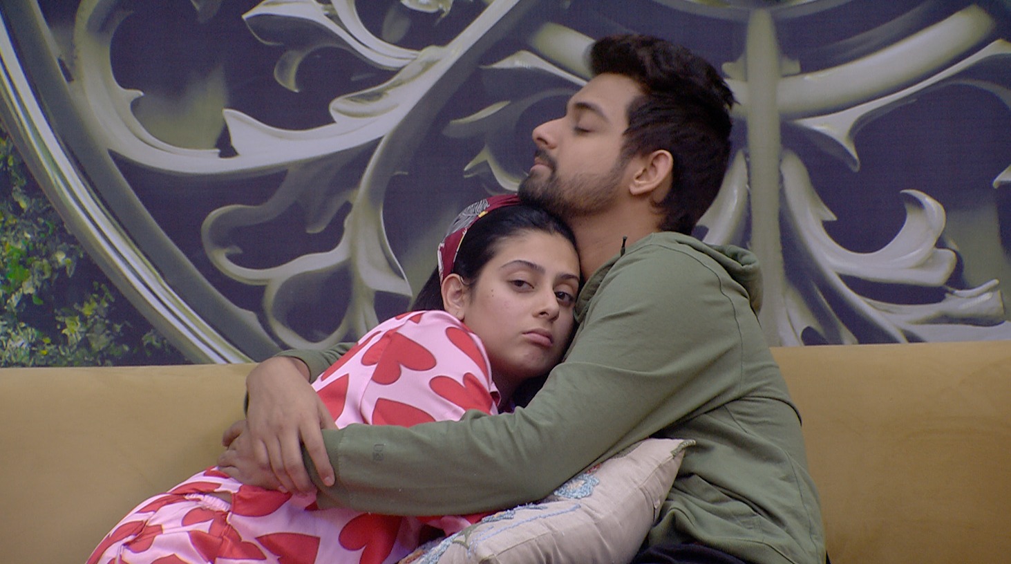 Clashing hearts and egos: BIGG BOSS contestants struggle with love and ...